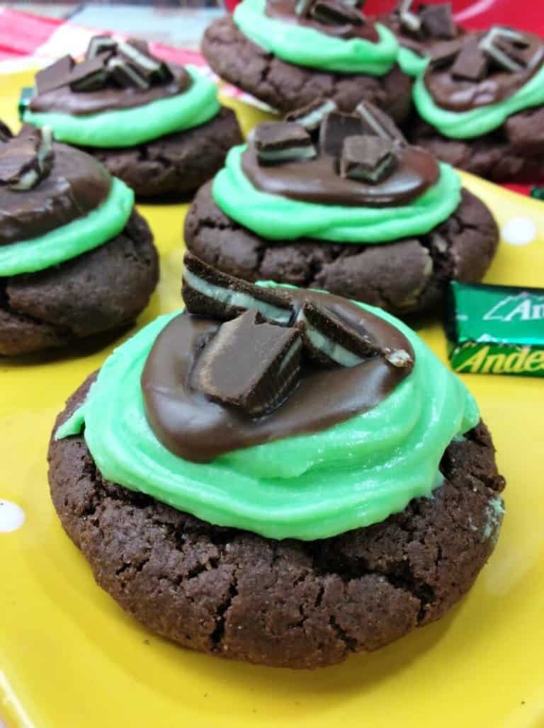 Lemon Icebox Cake (Easy 4-Ingredient Lemon Dessert Recipe)