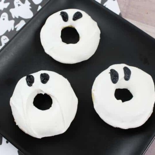 Ghost Doughnuts {Easy Halloween Breakfast or Treat Idea}