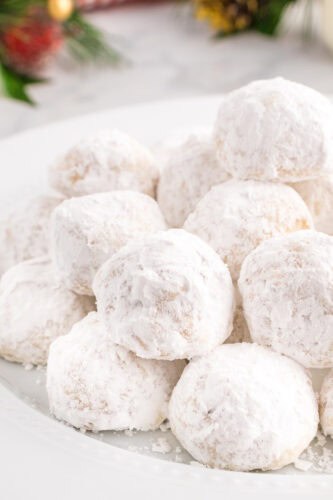 Buttery Pecan Snowball Cookies (Mexican Wedding Cookies)