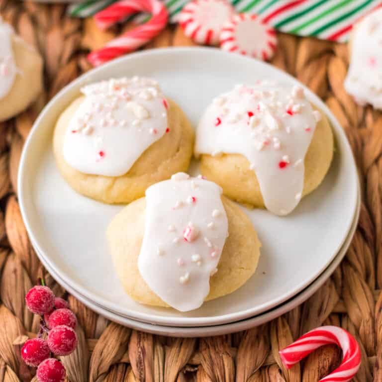 11+ Festive Peppermint Desserts for the Holiday Season