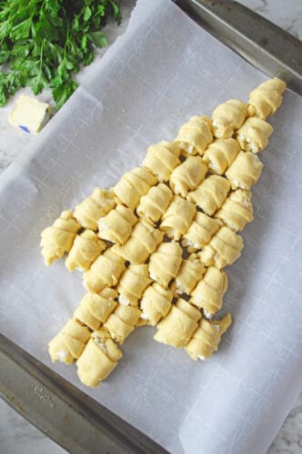 Pull-Apart Crescent Roll Christmas Tree