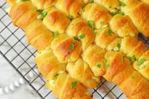 Pull-Apart Crescent Roll Christmas Tree