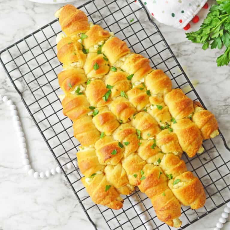 Pull-Apart Crescent Roll Christmas Tree