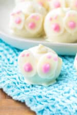 Easter Bunny Oreo Balls (Bunny Butt Truffles)