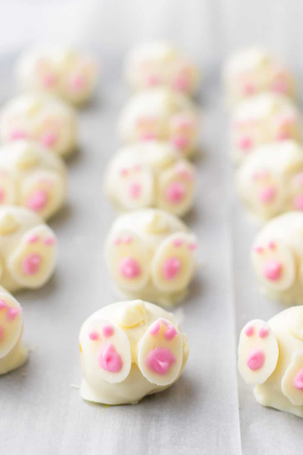 Easter Bunny Oreo Balls (Bunny Butt Truffles)