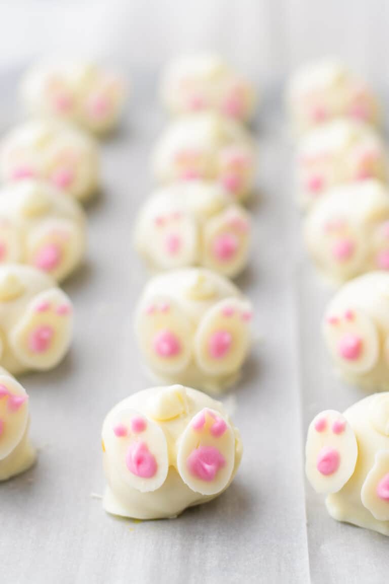 Easter Bunny Oreo Balls (Bunny Butt Truffles)