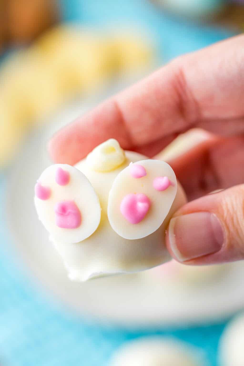 Easter Bunny Oreo Balls (Bunny Butt Truffles)