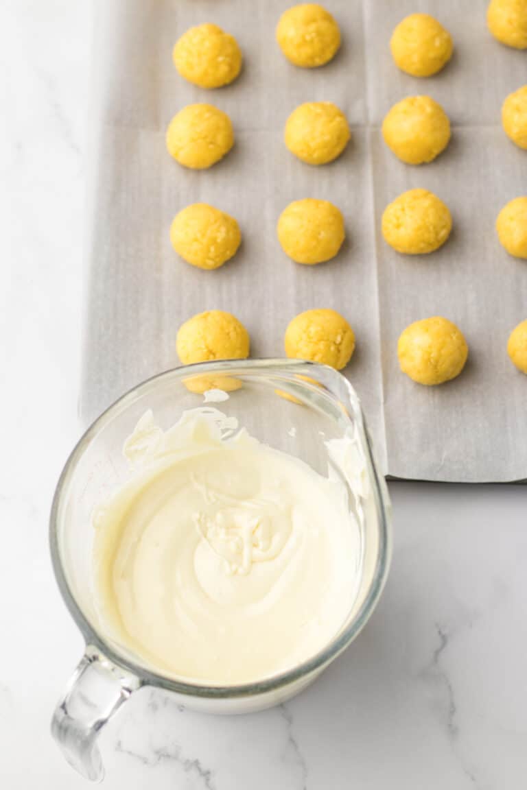 Easter Bunny Oreo Balls (Bunny Butt Truffles)