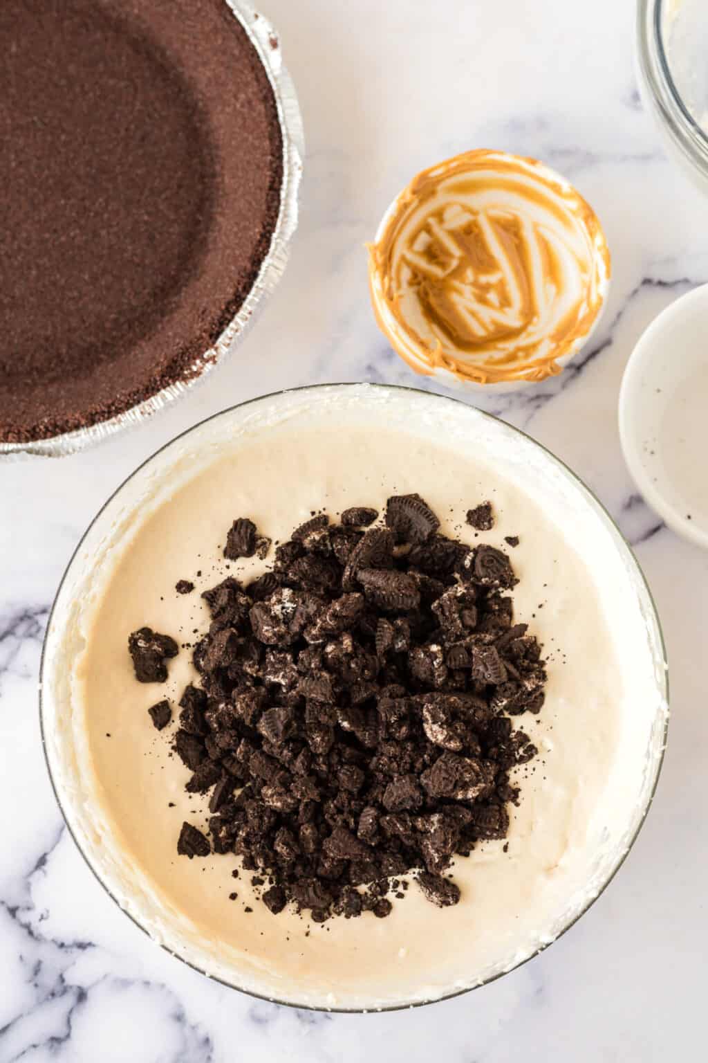 Easy Oreo Peanut Butter Pie (No-Bake Recipe!)
