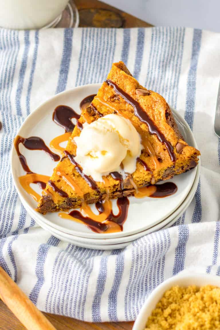 Slow Cooker Chocolate Chip Cookie