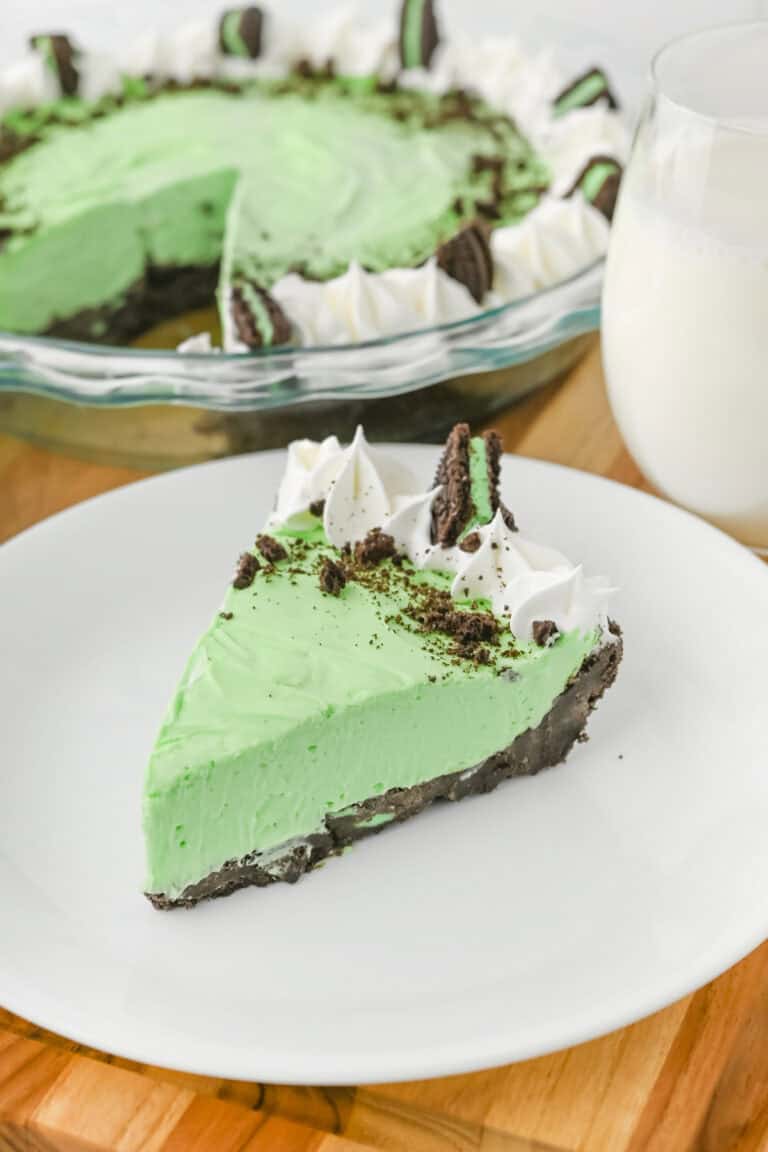Frozen Grasshopper Pie (Easy No-Bake Recipe)